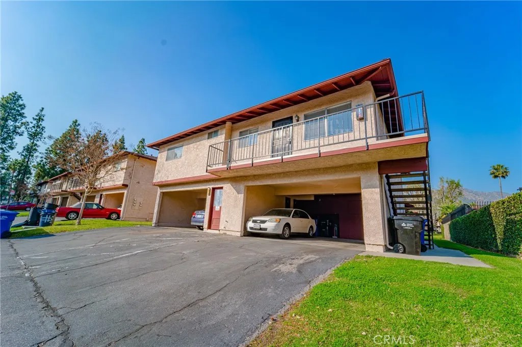 1126 W Calle de la Luna Apt 4, Azusa, CA 91702 - Off Market