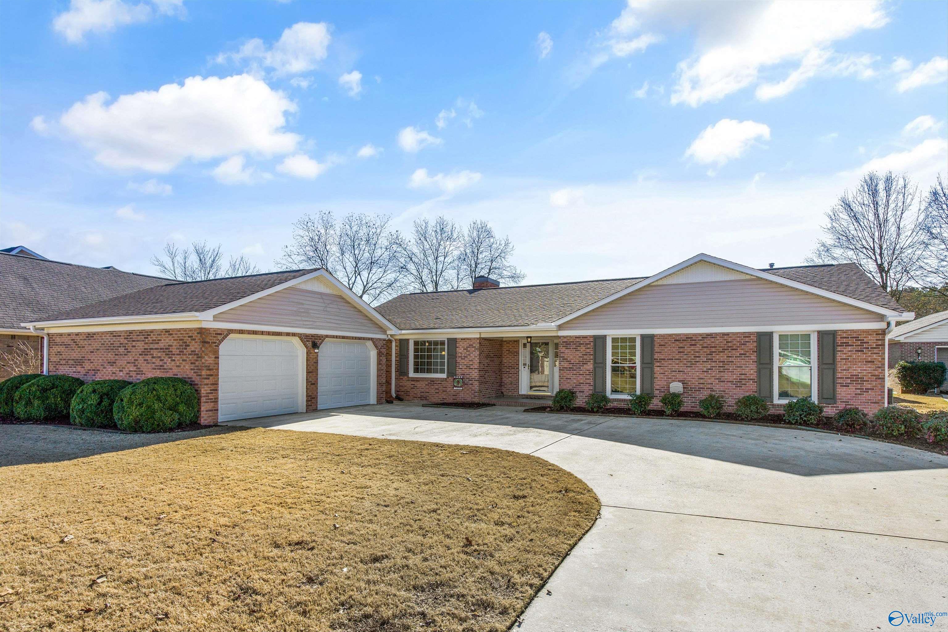 1821 SW Fitzgerald Drive, Decatur, AL 35603 | MLS 21906122 | Listing ...