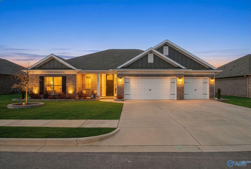218 John Clift Circle, Madison, AL 35757 | MLS 21909114 | Listing ...