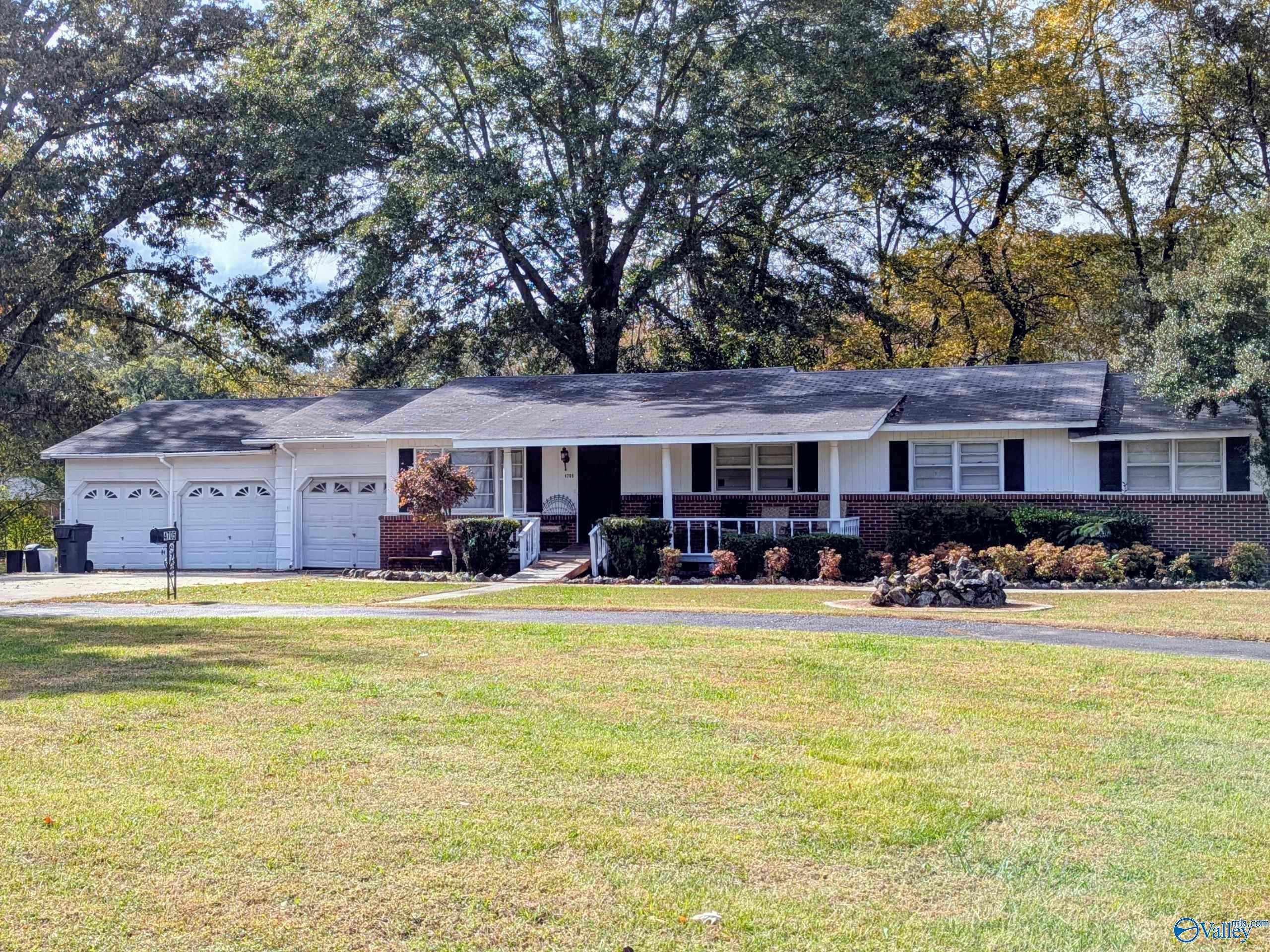4705 Joe Davis Drive, Decatur, AL 35603 | MLS 21902995 | Listing ...