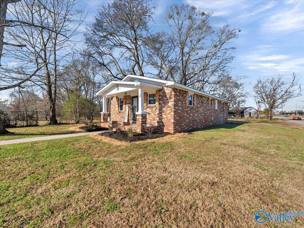 749 NW Sykes Street, Decatur, AL 35601 | MLS 21906743 | Listing ...