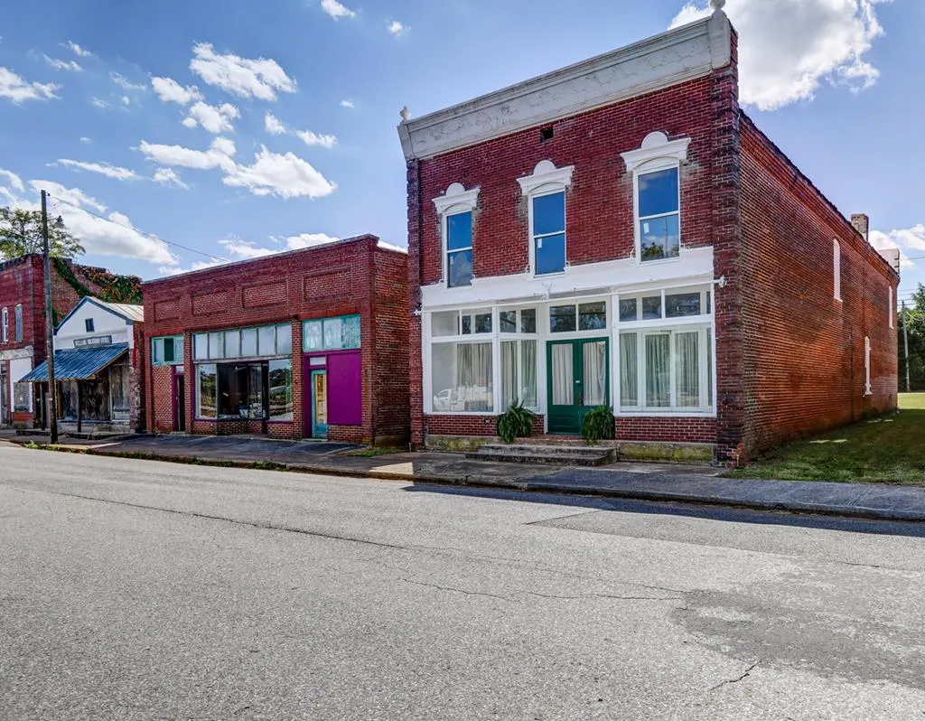 987225786.jpeg?format=webp