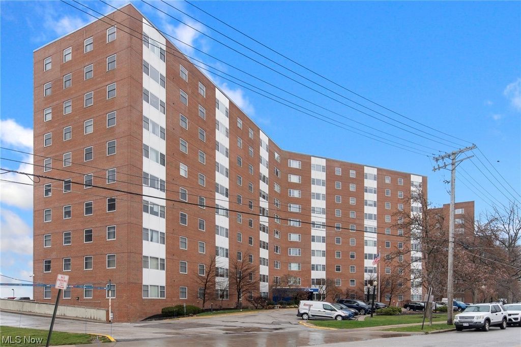 11850 Edgewater Drive 122, Lakewood, OH 44107, MLS #4507421 - Howard Hanna