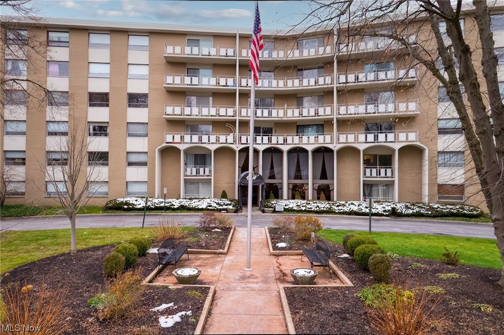 3400 Wooster Road 215, Rocky River, OH 44116, MLS #5007533 - Howard Hanna