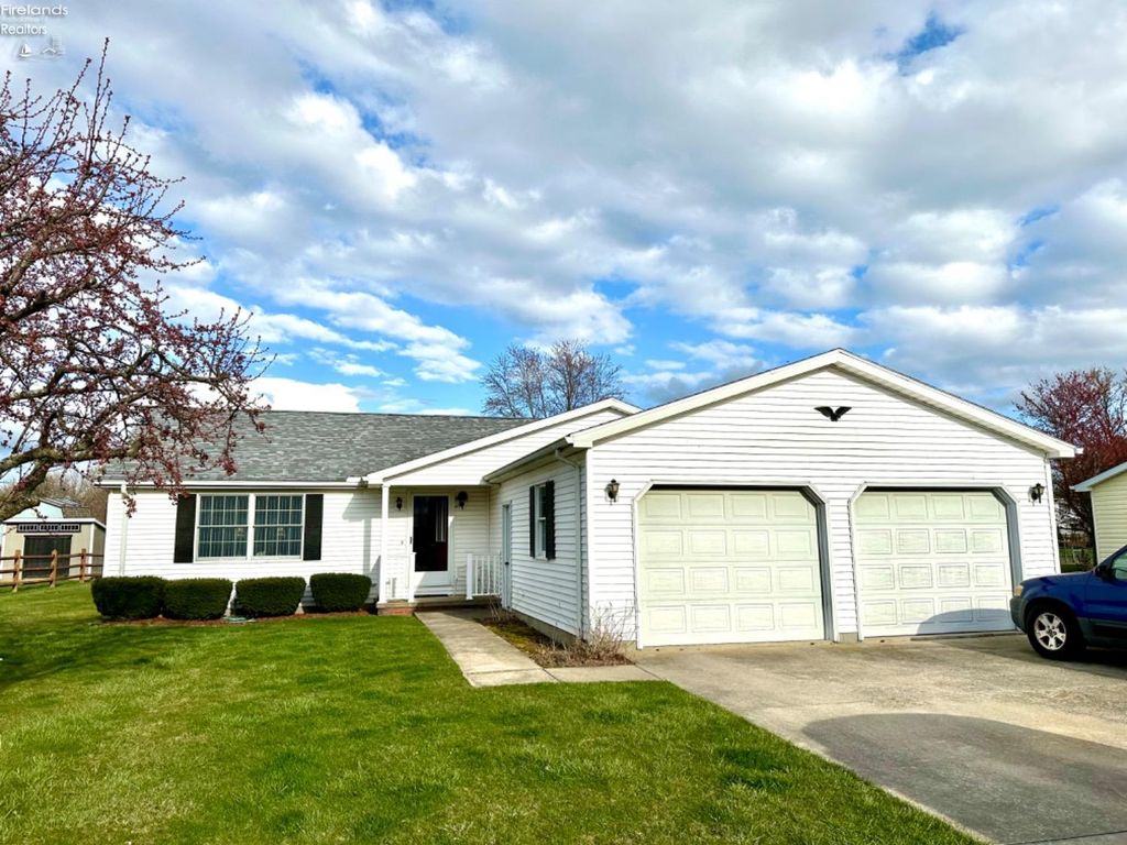 242 S Gordon Drive, Oak Harbor, OH 43449, MLS #20242152 - Howard Hanna