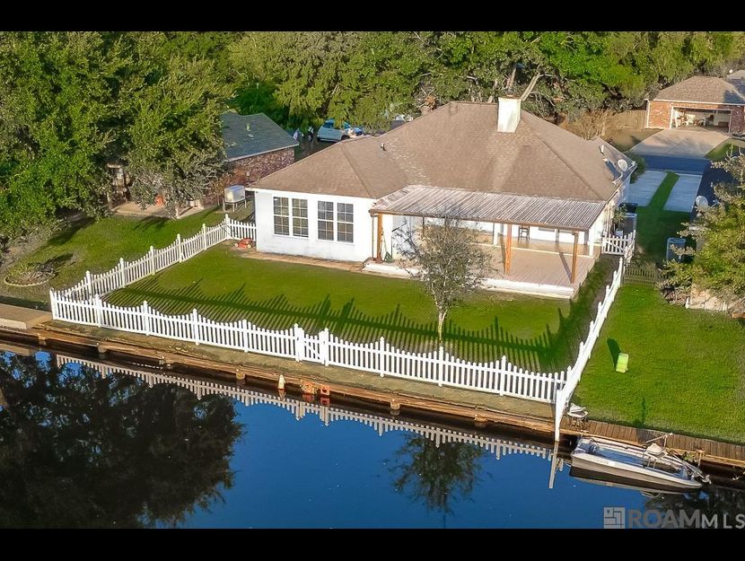 18733 W Lake Terrace Dr For Sale, Baton Rouge, LA 70817 Home | ByOwner