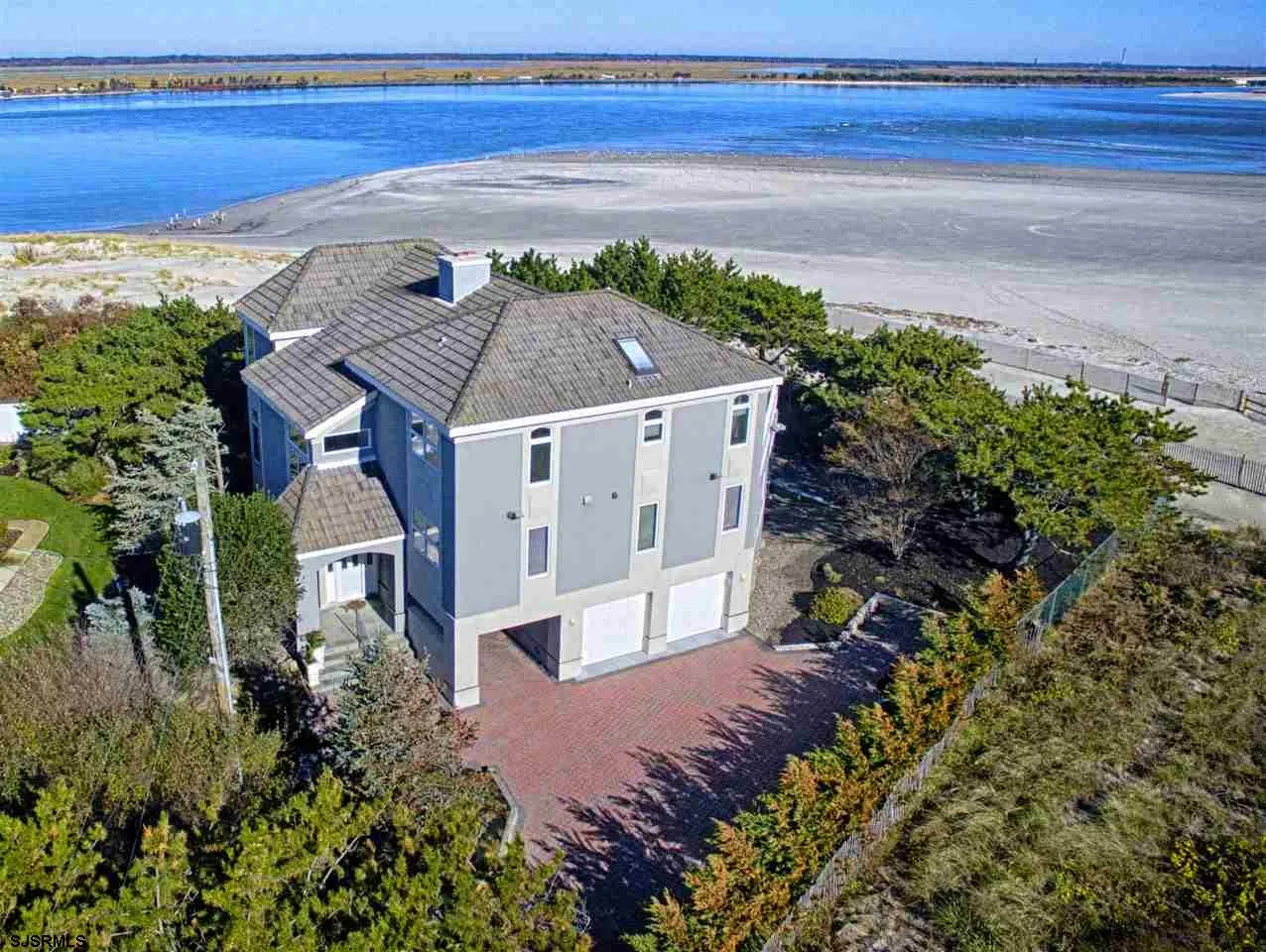 4092333585.jpeg?format=webp