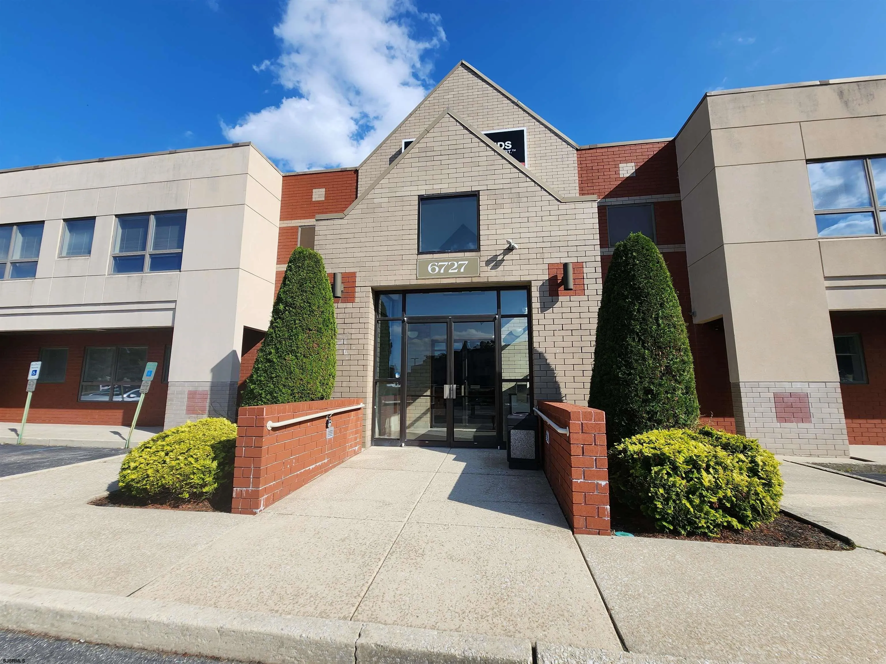 3457116066.jpeg?format=webp