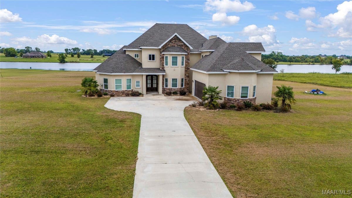 211 Oakwood Dr, Hope Hull, AL 36043 - Stessa