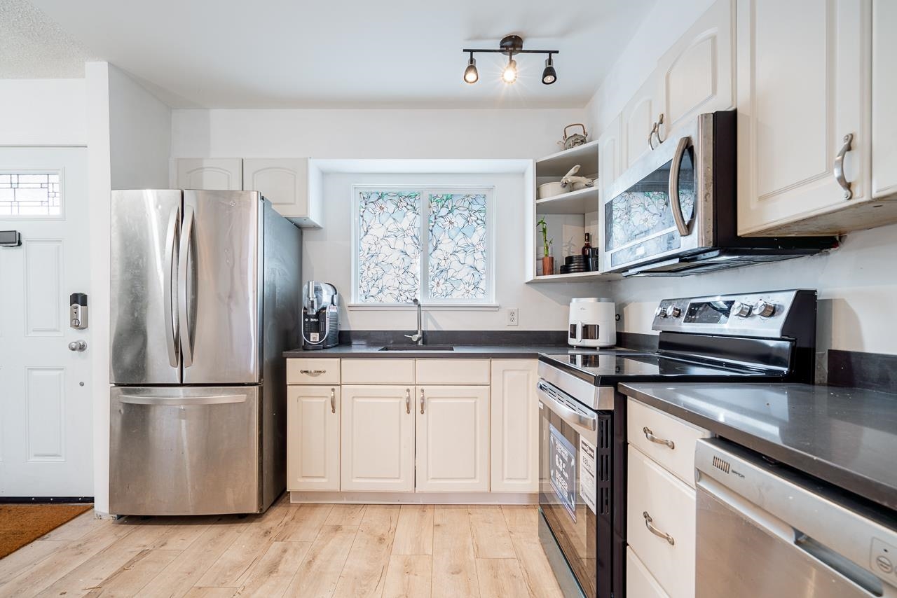 6043 W Greenside Drive, Greenside Estates, Surrey | Townhome for Sale ...