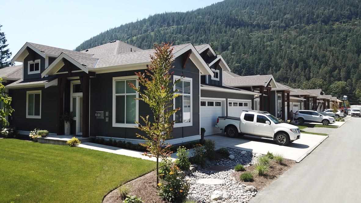 33-628 Mccombs Drive, Emerson Cove, Harrison Hot Springs | Condo for ...