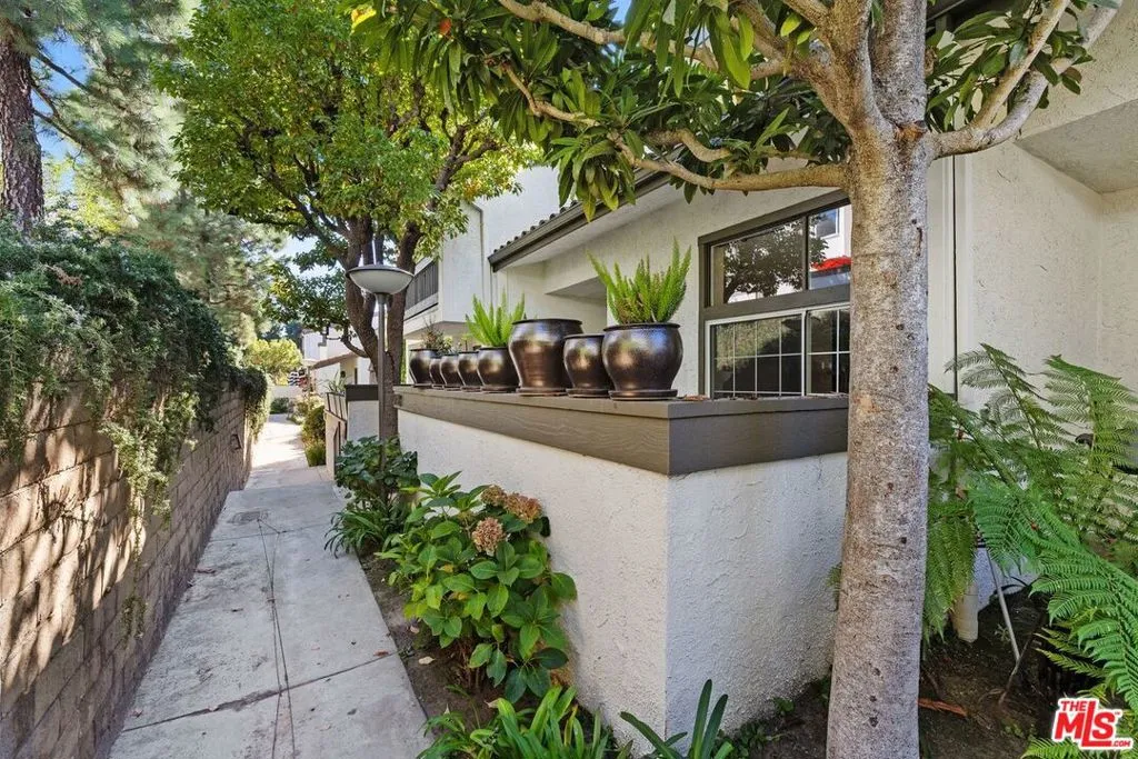 1732 Palisades Drive, Pacific Palisades, CA 90272 | MLS 25615585 ...