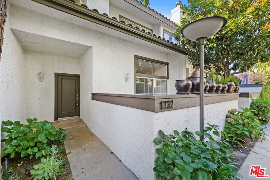 1732 Palisades Drive, Pacific Palisades, CA 90272 | MLS 25615585 ...