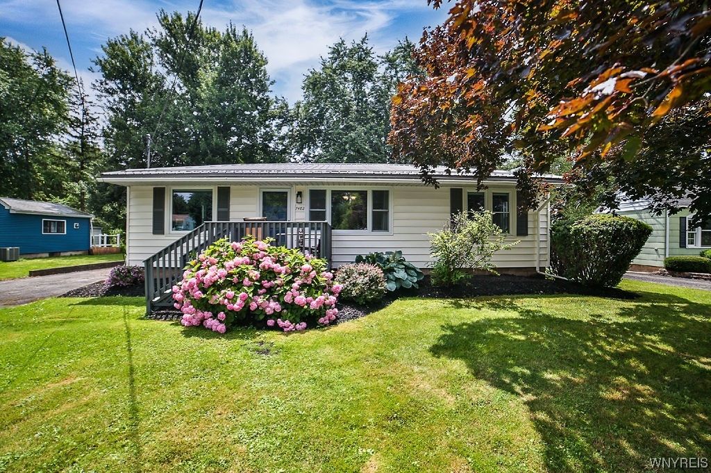 7482 Chestnut Ridge Road, Lockportt, NY 14094, MLS #B1487770 - Howard Hanna