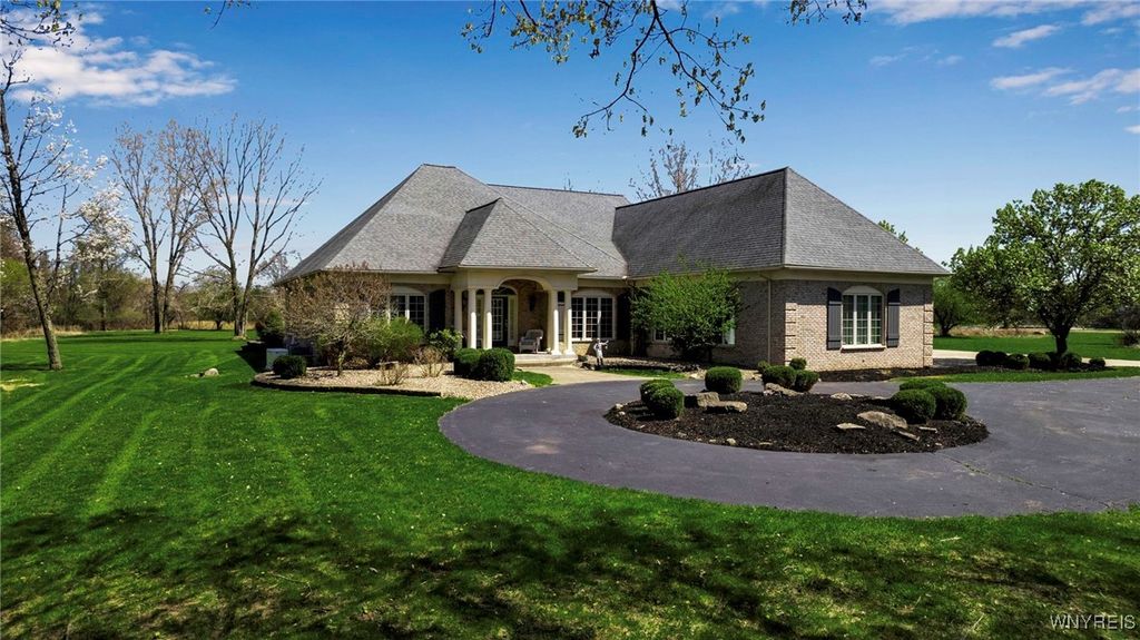 5985 Thompson Road, Clarence, NY 14032, MLS #B1600742 - Howard Hanna