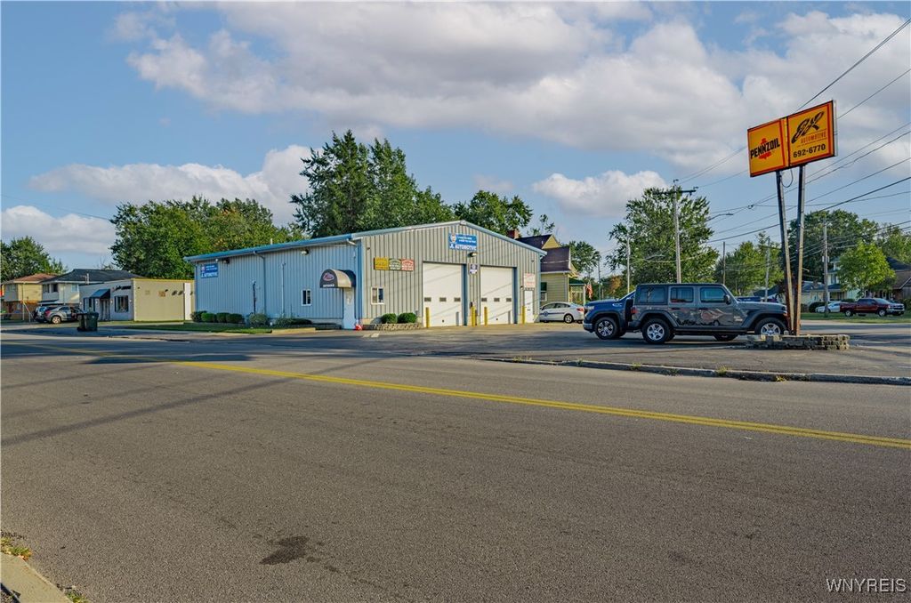 351 Ward Road, North Tonawanda, NY 14120, MLS #B1563876 - Howard Hanna