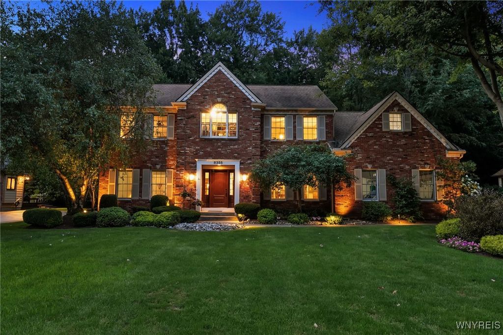 8355 Black Walnut Drive, Clarence, NY 14051, MLS #B1607163 - Howard Hanna