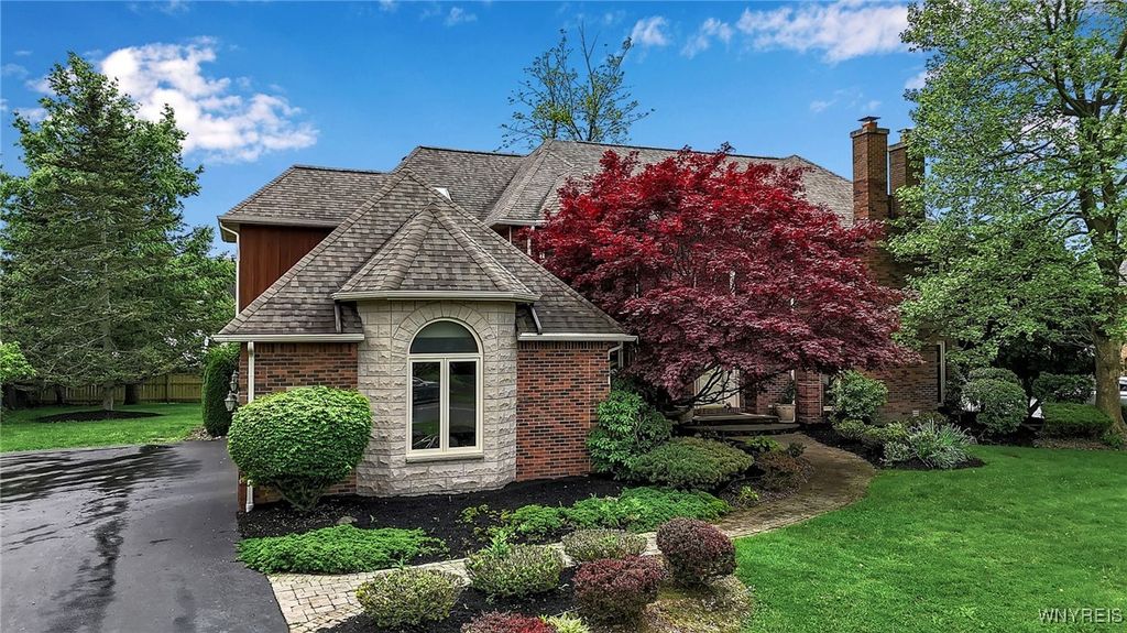 8395 Black Walnut Drive, Clarence, NY 14051, MLS #B1608572 - Howard Hanna