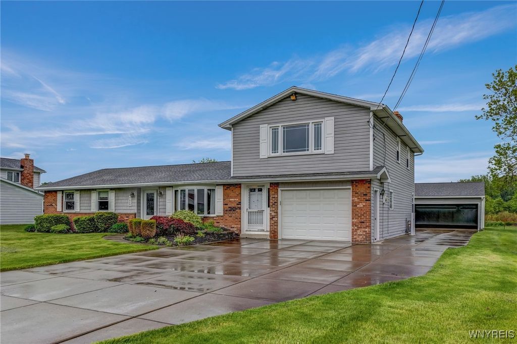 7415 Colonial Drive, Niagara, NY 14305, MLS #B1609598 - Howard Hanna