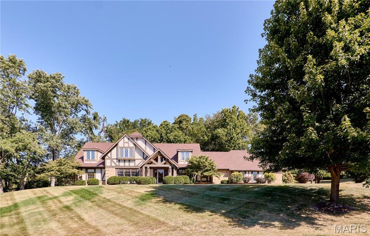 10 Forest Club Dr, Chesterfield, MO 63005 - Stessa