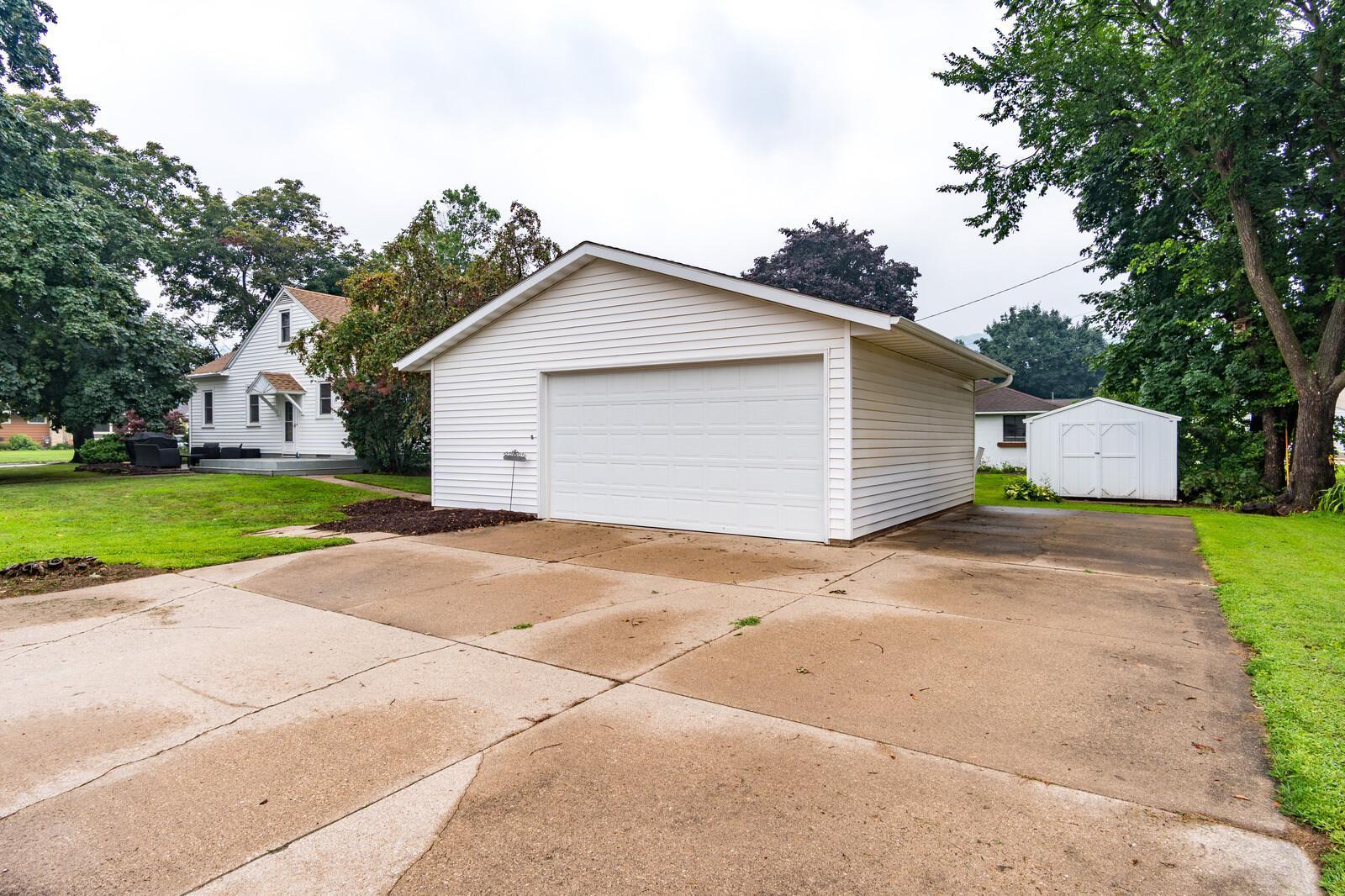 302 N Walnut Street, La Crescent, MN 55947 | MLS 6764599 | Listing ...
