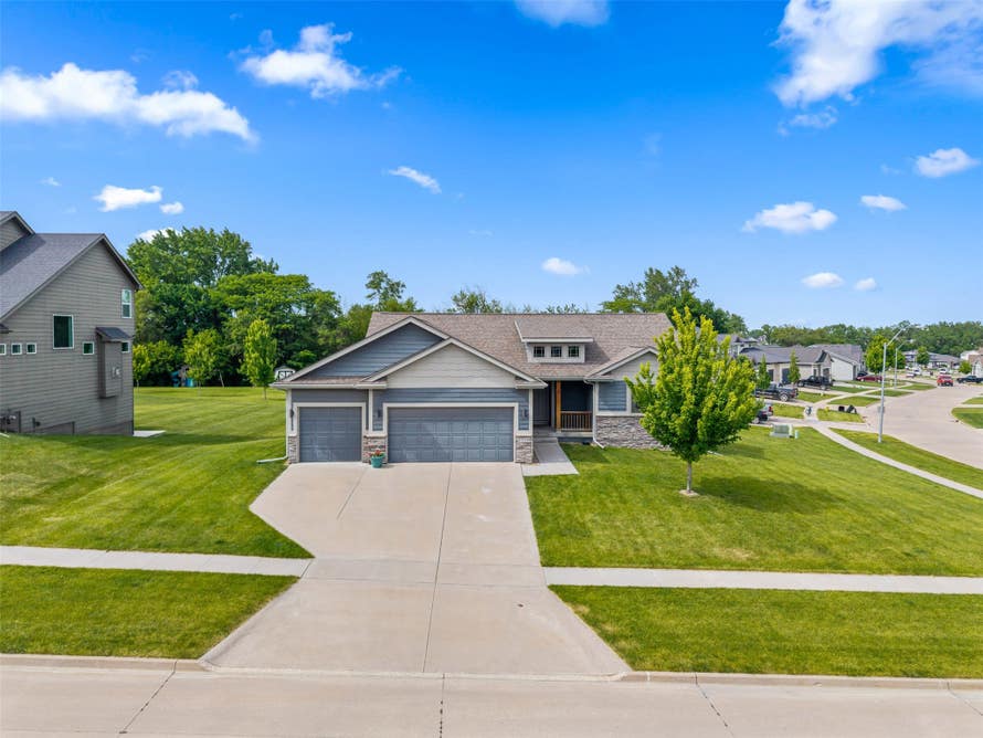 1100 Hunter Ct, Adel, IA 50003 for sale - Stessa
