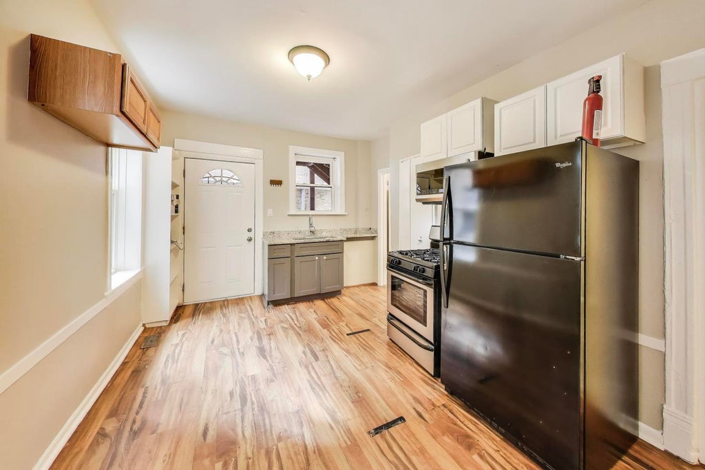 1131 W Taylor Street Unit 1R, Chicago, IL 60607 | MLS 12526332 ...
