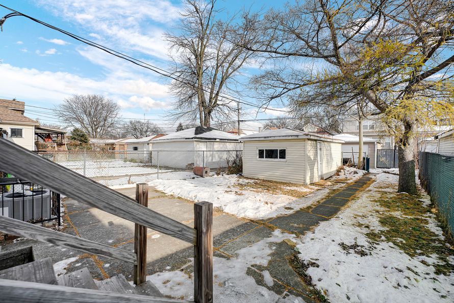 9327 S Elizabeth St, Chicago, IL 60620 for sale - Stessa