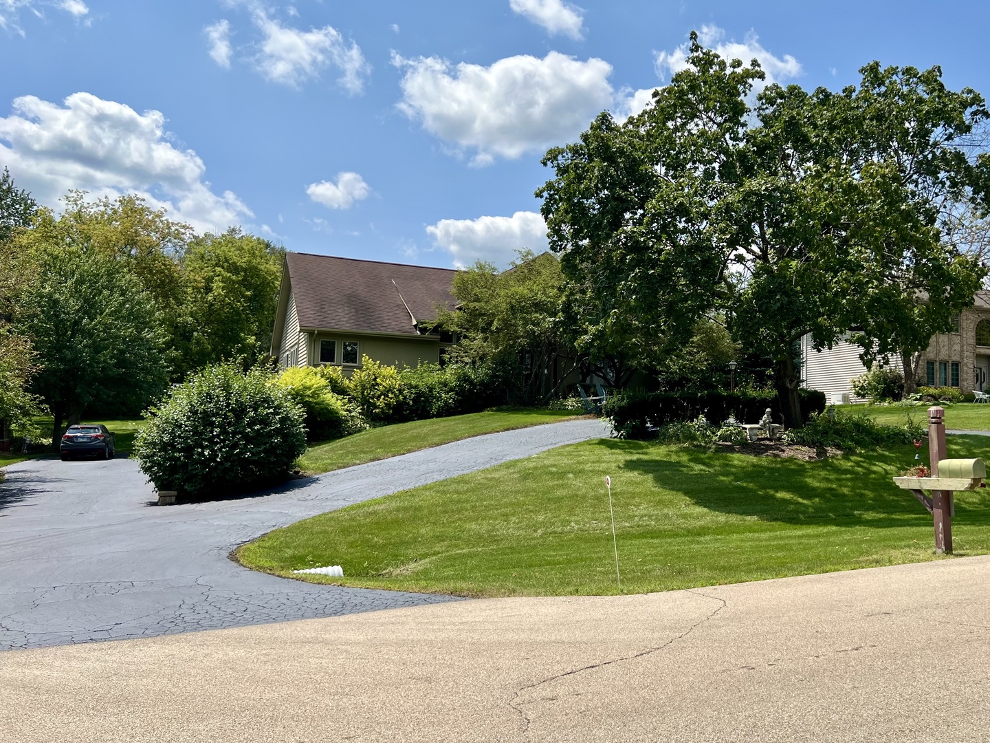 38W715 Bonnie Ct, Saint Charles, IL 60175, US | Buy, Sell, Rent, Analyze