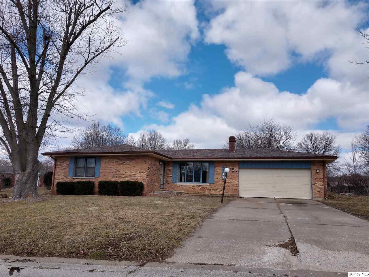 2317 S Sheridan Dr, Quincy, IL 62305 | MLS 12246981 | Listing ...