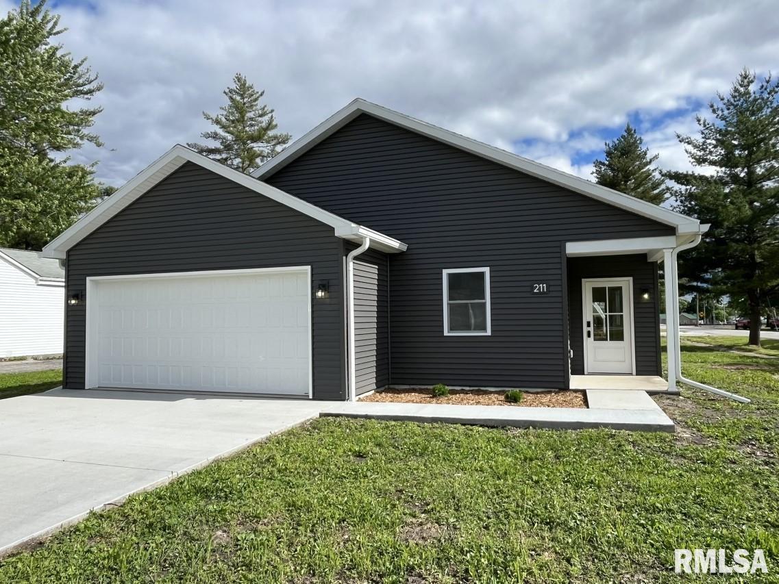 211 W Prairie Street, Camp Point, IL 62320 | MLS QC4260446 | Listing ...