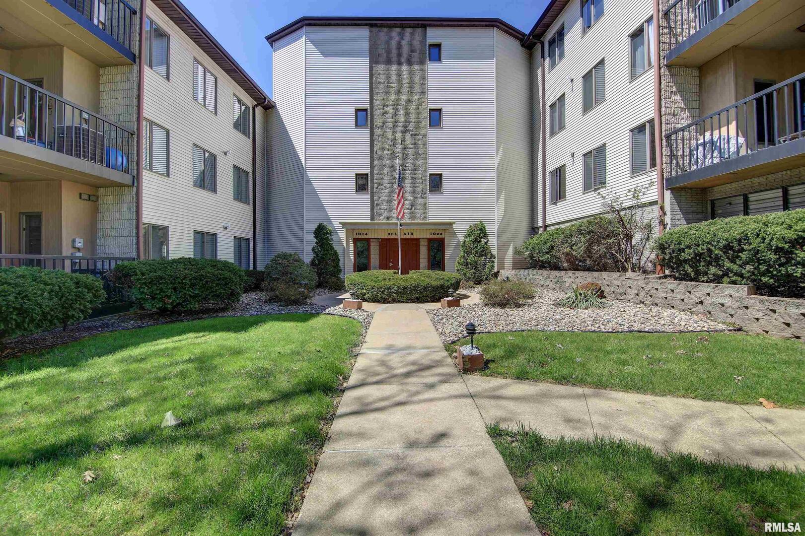 1022 Hickory Hill Court Unit U9, Clinton, IA 52732 | MLS QC4249590 ...