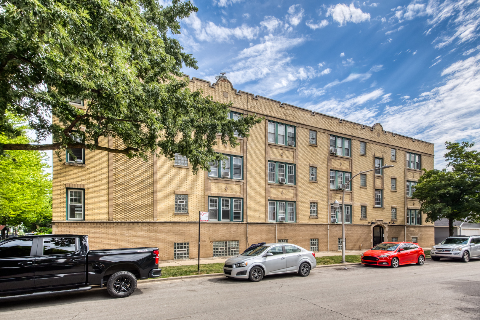 3050 W Cornelia Street Unit 3, Chicago, IL 60618 | MLS 12255057 ...