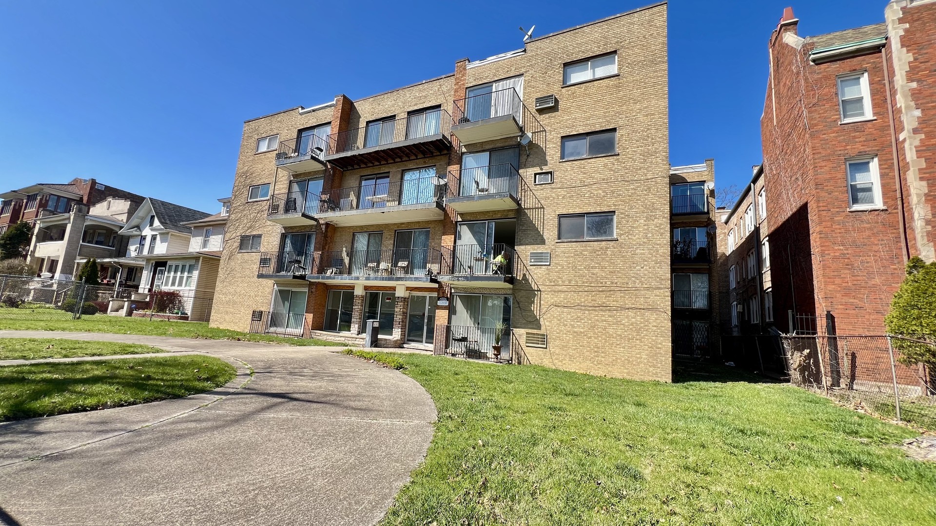 5424 W Ferdinand St Apt 104, Chicago, IL 60644, US | Buy, Sell, Rent ...