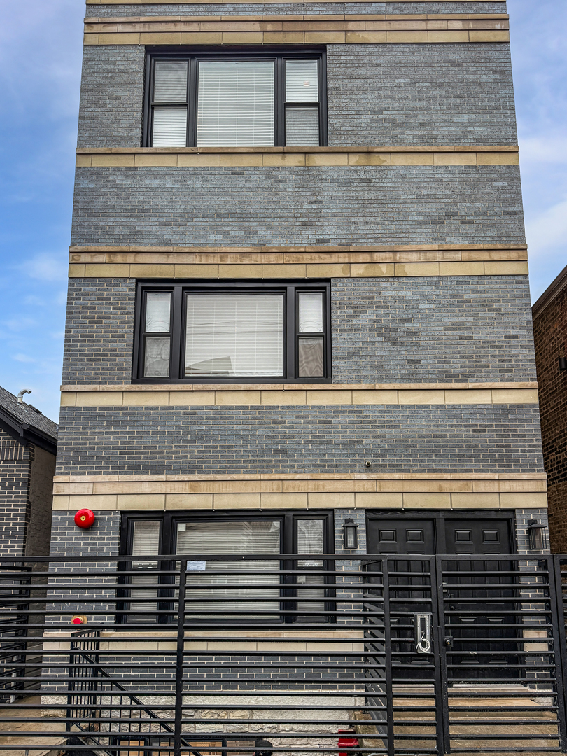 2127 W 18th Street Unit 3, Chicago, IL 60608 | MLS 12531853 | Listing ...