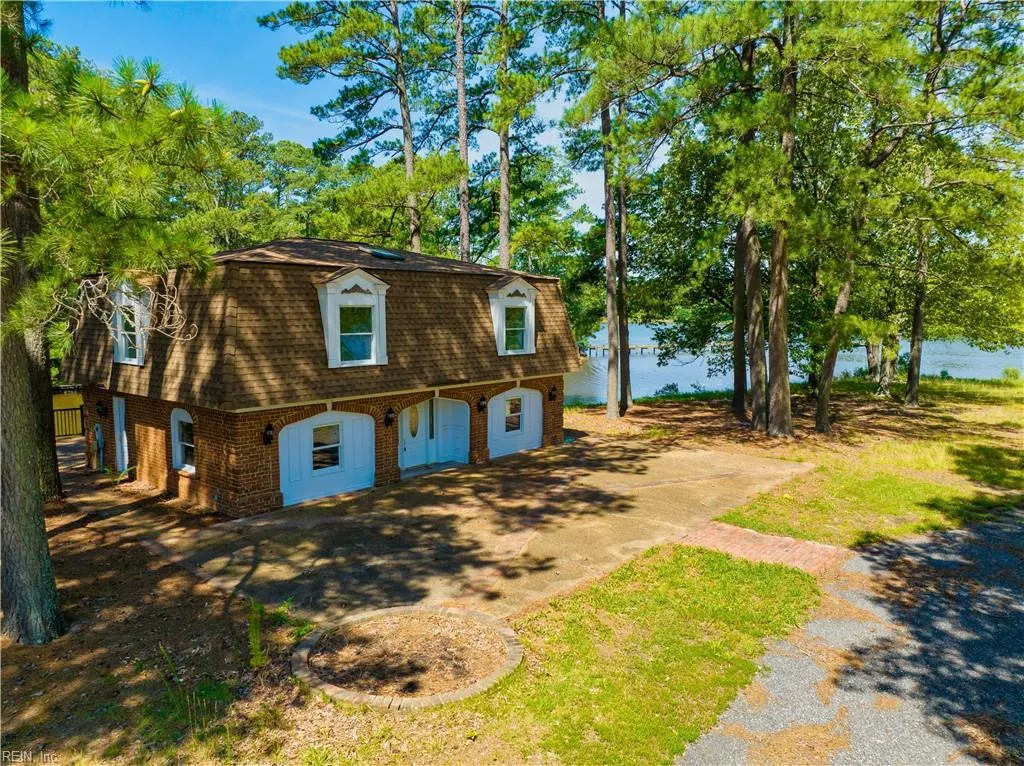 2461061568.jpeg?format=webp