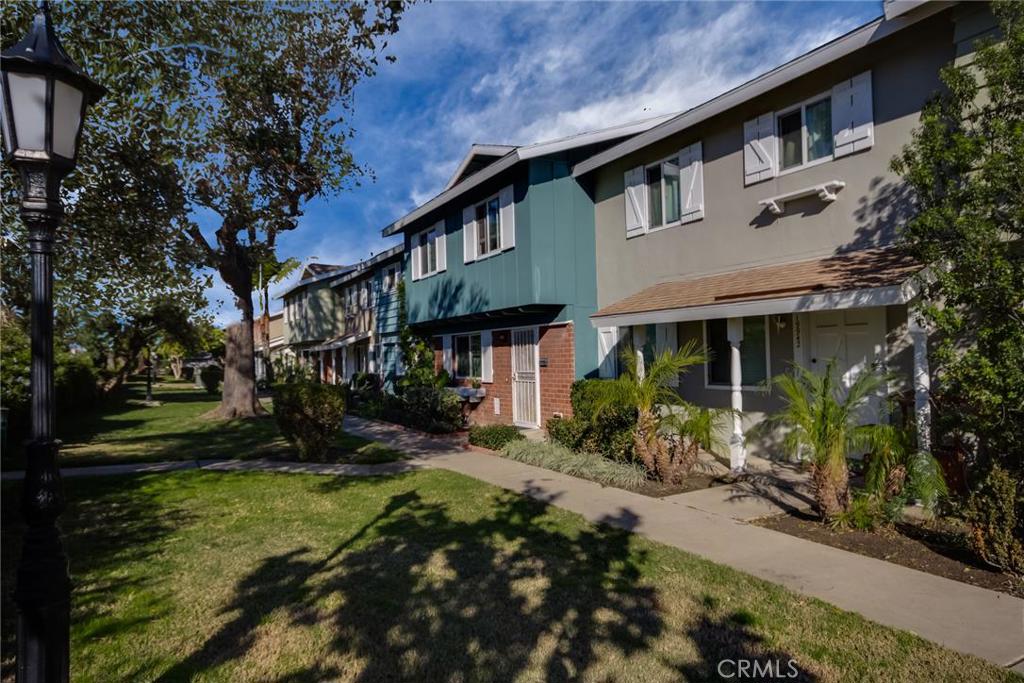 19942 Bushard Street, Village Townhomes (VGTH), Huntington Beach ...