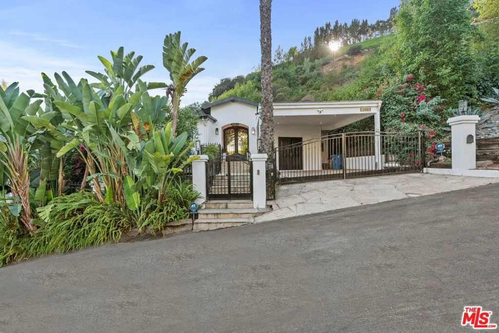 9572 Stuart Lane, Beverly Hills, CA 90210 | MLS 23334139 | Listing ...