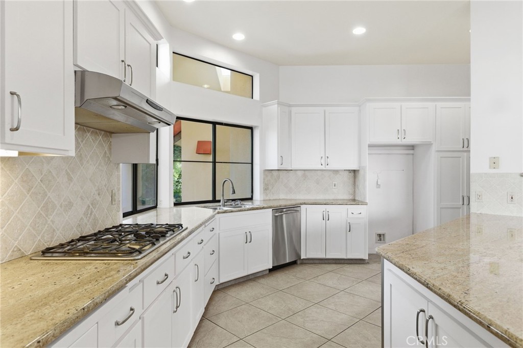7313 CALLE LOS MANZANOS, BAKERSFIELD, CA 93309 | REMAX