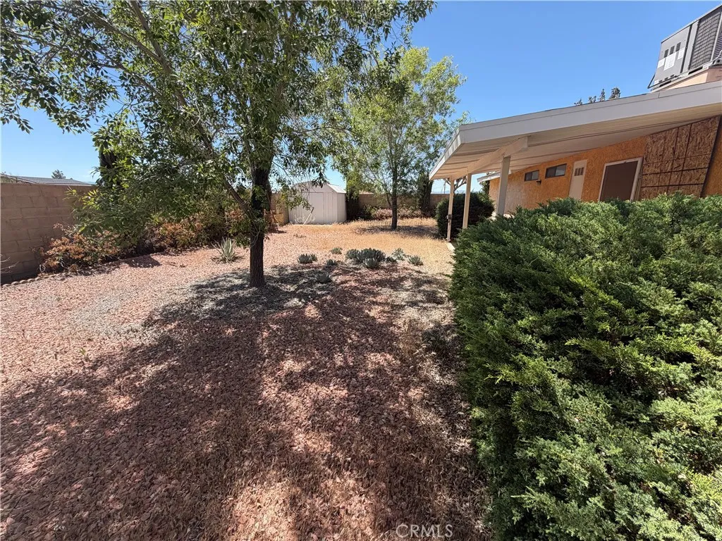 15976 Acoma Rd, Apple Valley, CA 92307 - MLS CV26101376 - Berkshire ...