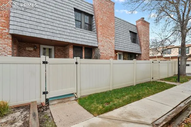 2045 Sussex Lane, Colorado Springs, CO 80909 | MLS 4131344 | Listing ...