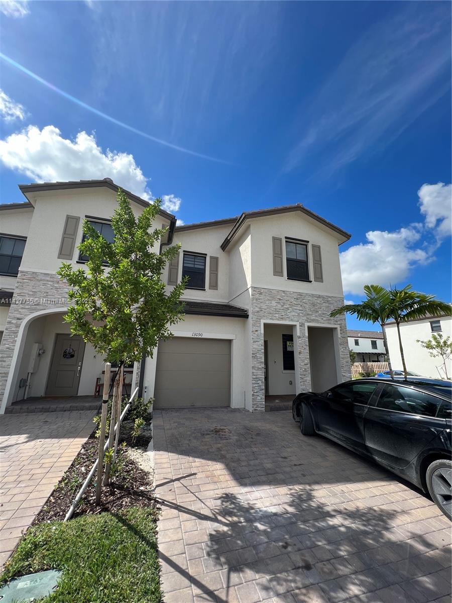 13090 SW 232 terr, Miami Princeton Miami | Echo Fine Properties