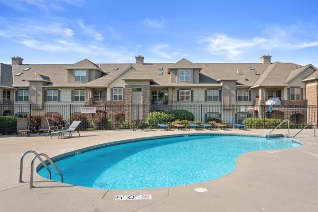 3101 W Drexel Avenue Unit 220, Franklin, WI 53132 | MLS 707828360000 ...