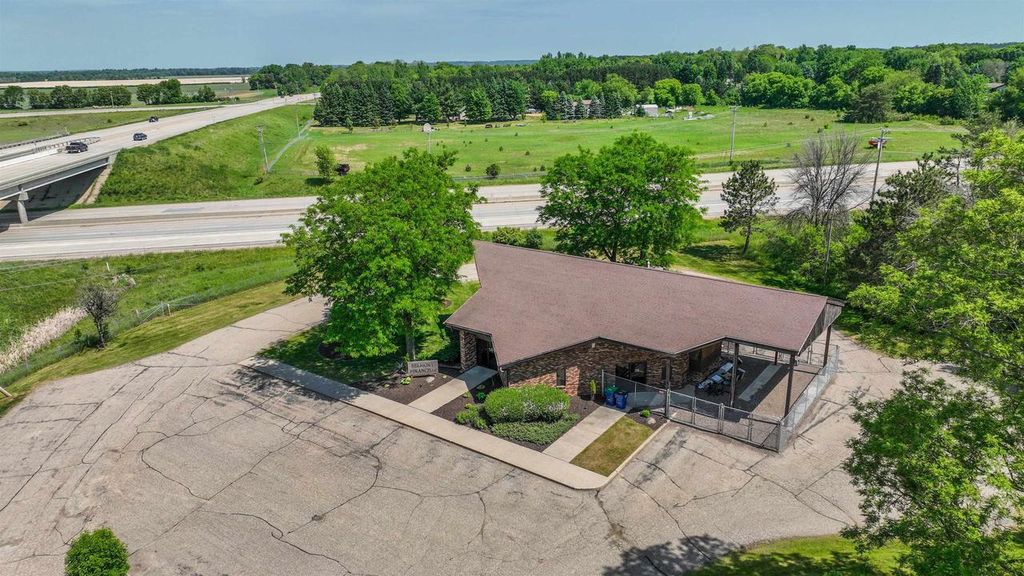 6810 Johnnies Lane, Stevens Point, WI 54482 | MLS 802381186724 ...