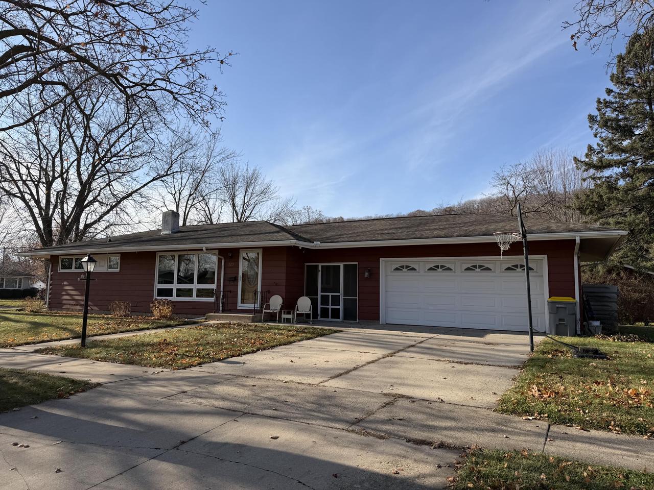 220 Maple Street South S, La Crescent, MN 55947 | MLS 707863824000 ...