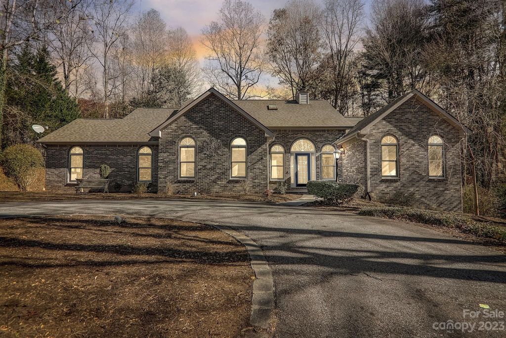 90 Whitfield Lane, Hendersonville, NC 28791, MLS #4085042 - Howard Hanna