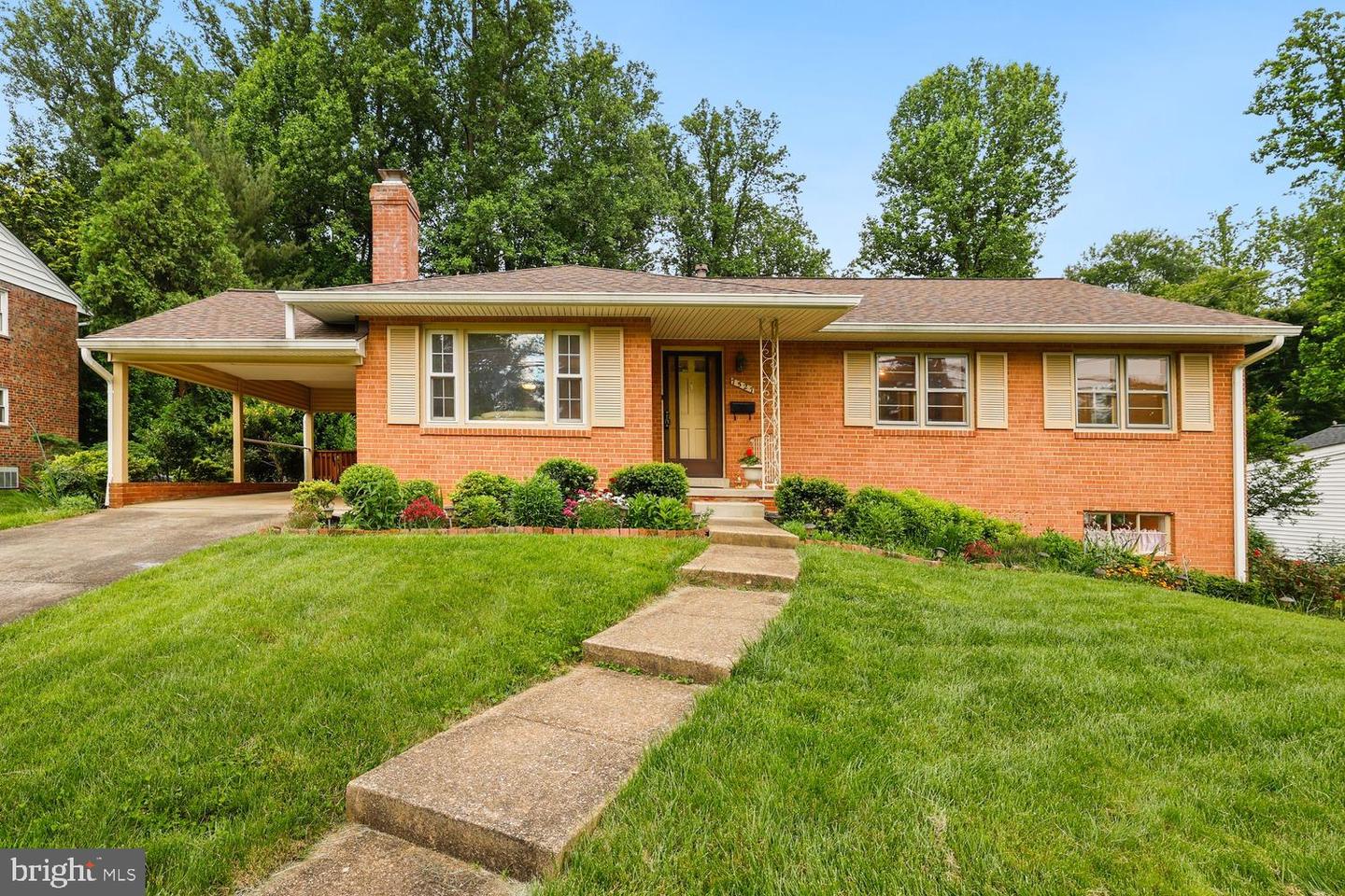 View Real Estate at: 7527 Fairwood Ln, Falls Church, VA 22046 - Unreal ...