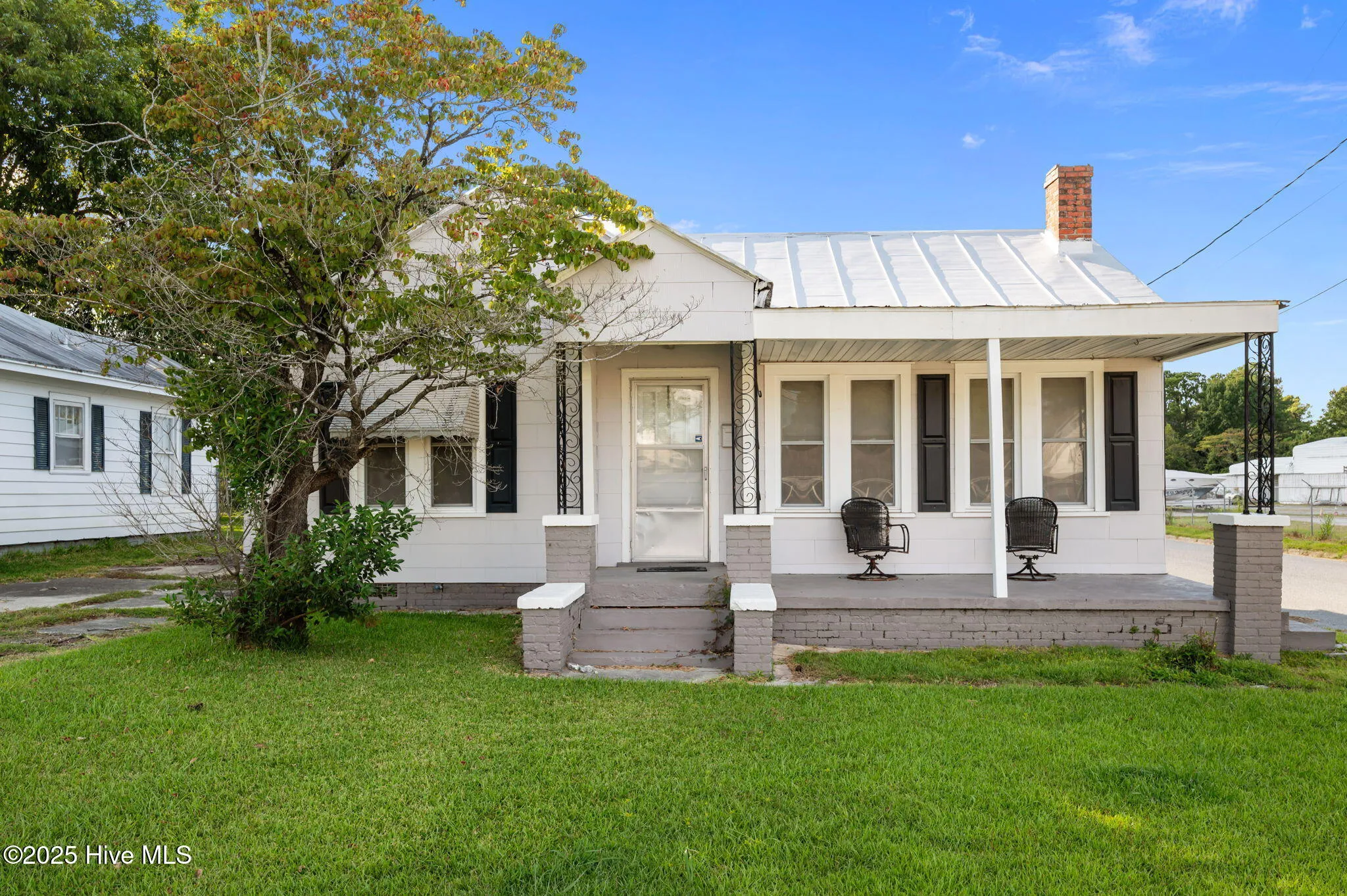 2469923533.jpeg?format=webp