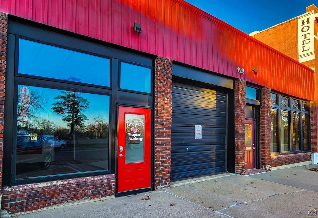 122 E 5th St, Holton, KS 66436 (MLS # 234098) - Carter Realty