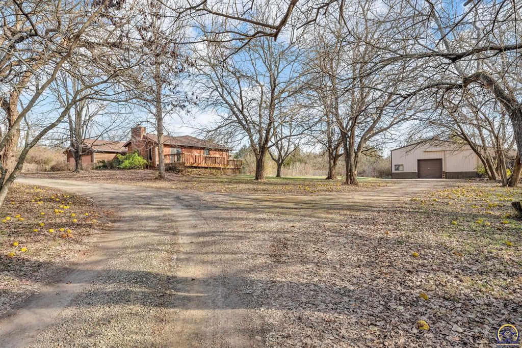 9040 SW Wanamaker Rd, Wakarusa, KS 66546 (MLS # 242438) - Carter Realty